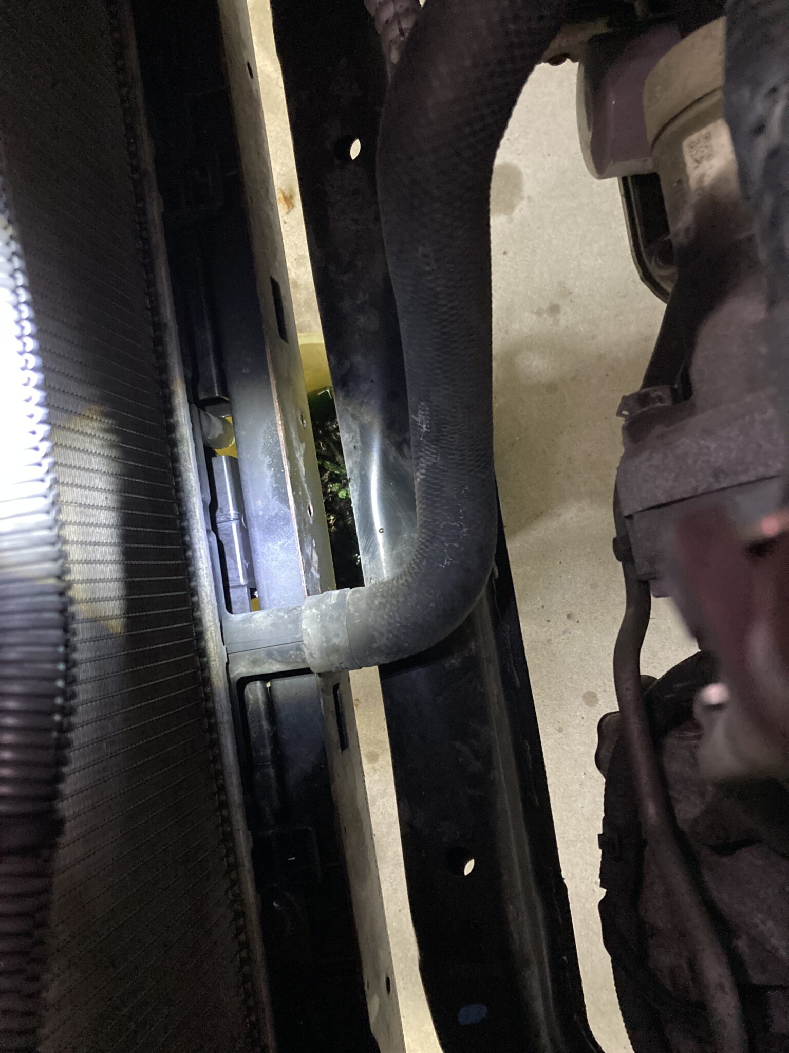 日産 エクストレイル【NT-31】冷却水漏れの原因はラジエーター 交換＆費用解説 | 僕の整備キロクボ